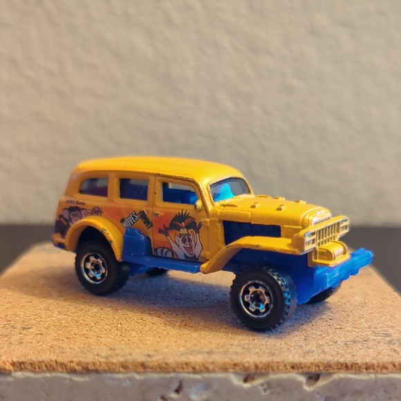 MATCHBOX | Toys | 21 Matchbox The Penguins Of Madagascar Yellow Blue ...